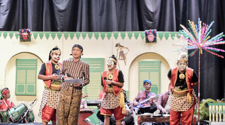 Keris Penebar Petaka, Menjadi Lakon Battle Budaya Jawa – Betawi dalam ...